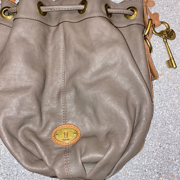 Fossil | Bags | Fossil Leather Bucket Shoulder Bag | Poshmark